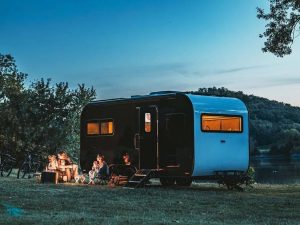 Aero Build Coast Model 1: Autark stehen dank gewaltiger Batterie und ...